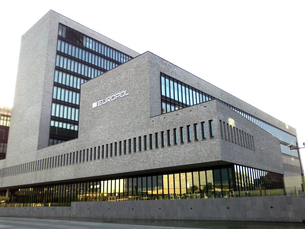 Migration, asylum and border management: The new role of Frontex in the ...